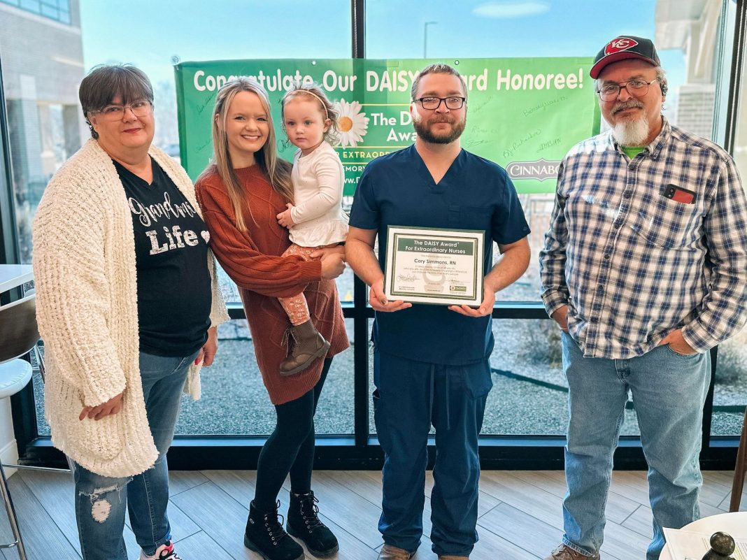 DAISY Award presented to Ozarks Healthcare ICU Nurse - Ozark Radio News