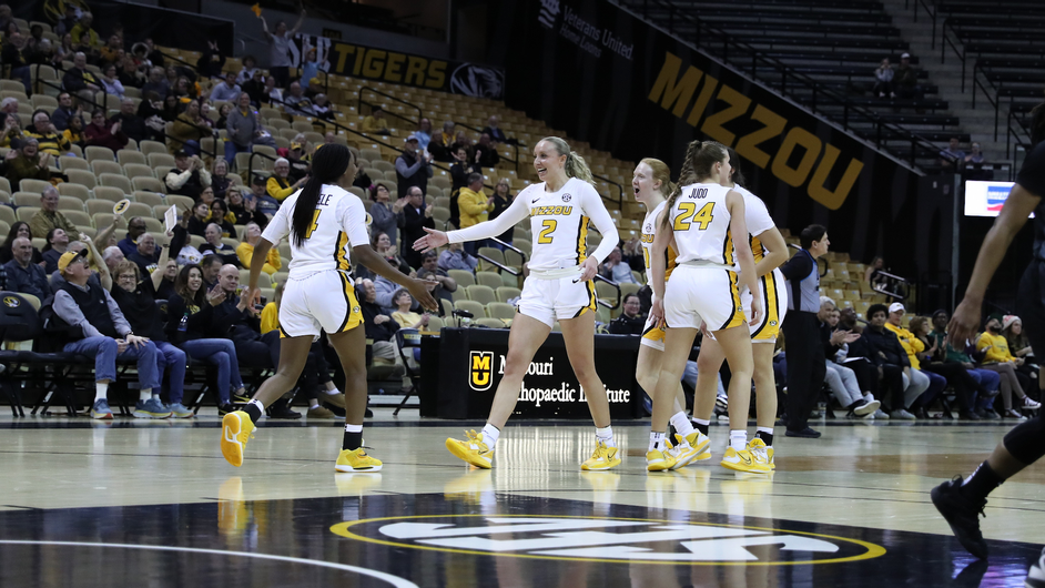 Womens Basketball Cruises Past Vanderbilt Ozark Radio News