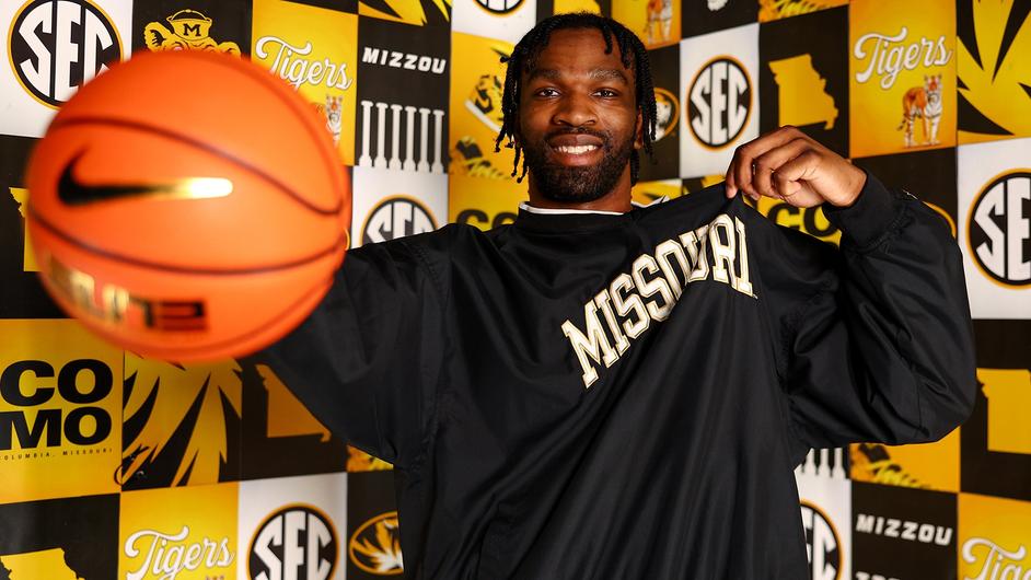 Men’s Basketball Completes Class with Josh Gray - Ozark Radio News