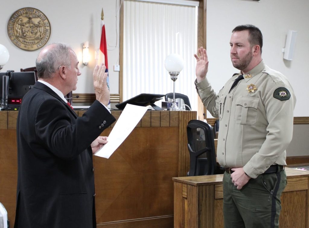 Matt Roberts Sworn in as Howell County Sheriff | Ozark Radio News
