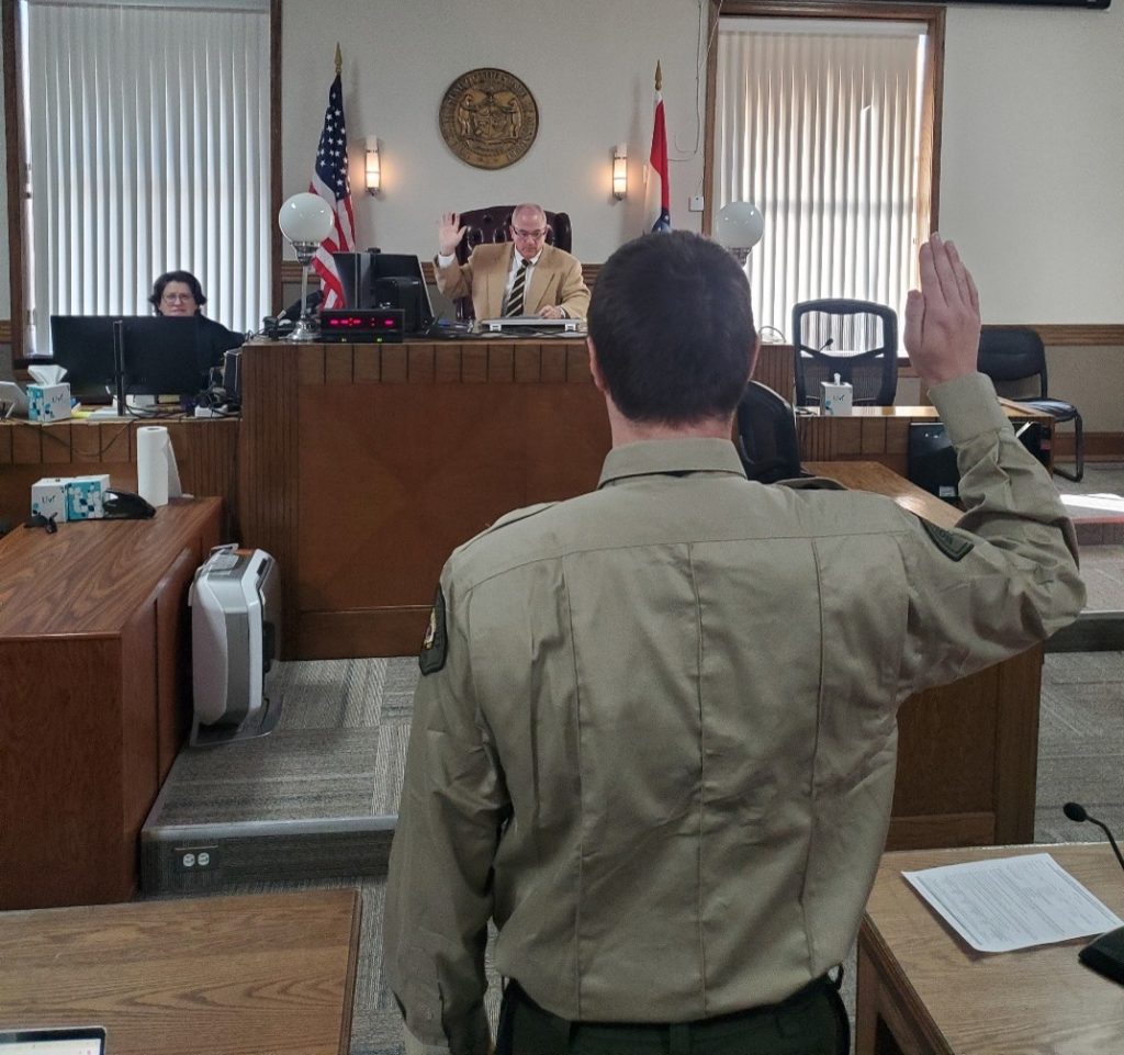 Howell County Sheriff Welcomes Two New Deputies to Staff - Ozark Radio News